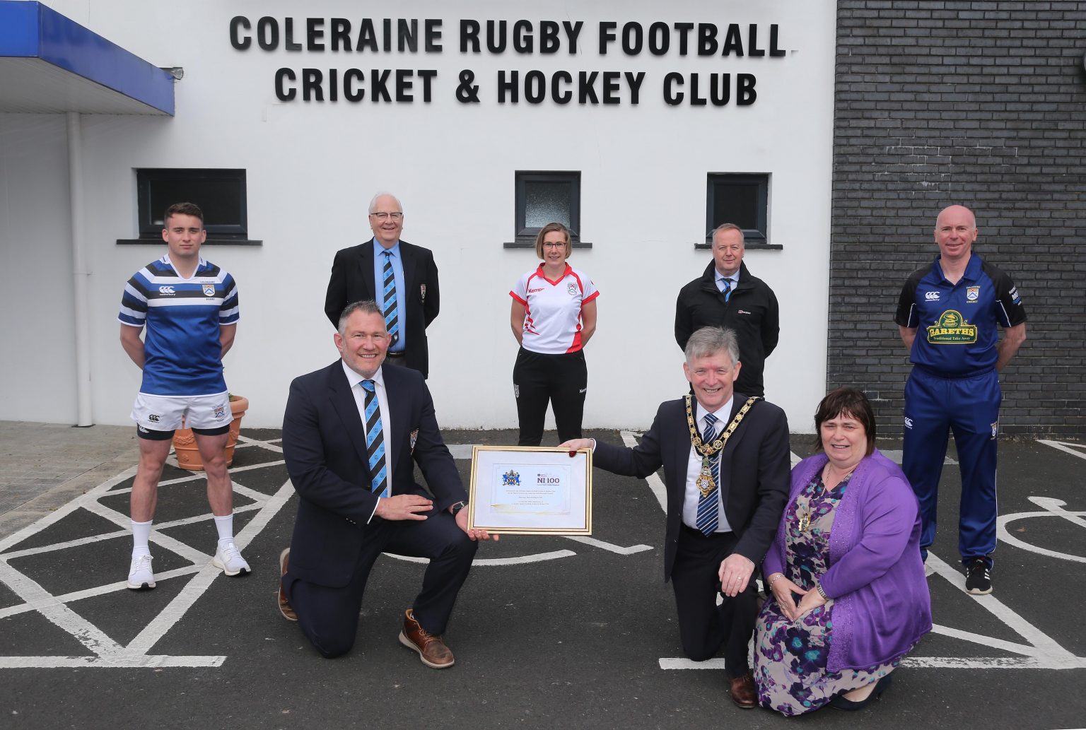 Mayor’s presents centenary civic gift to Coleraine Rugby Club – Fuse FM