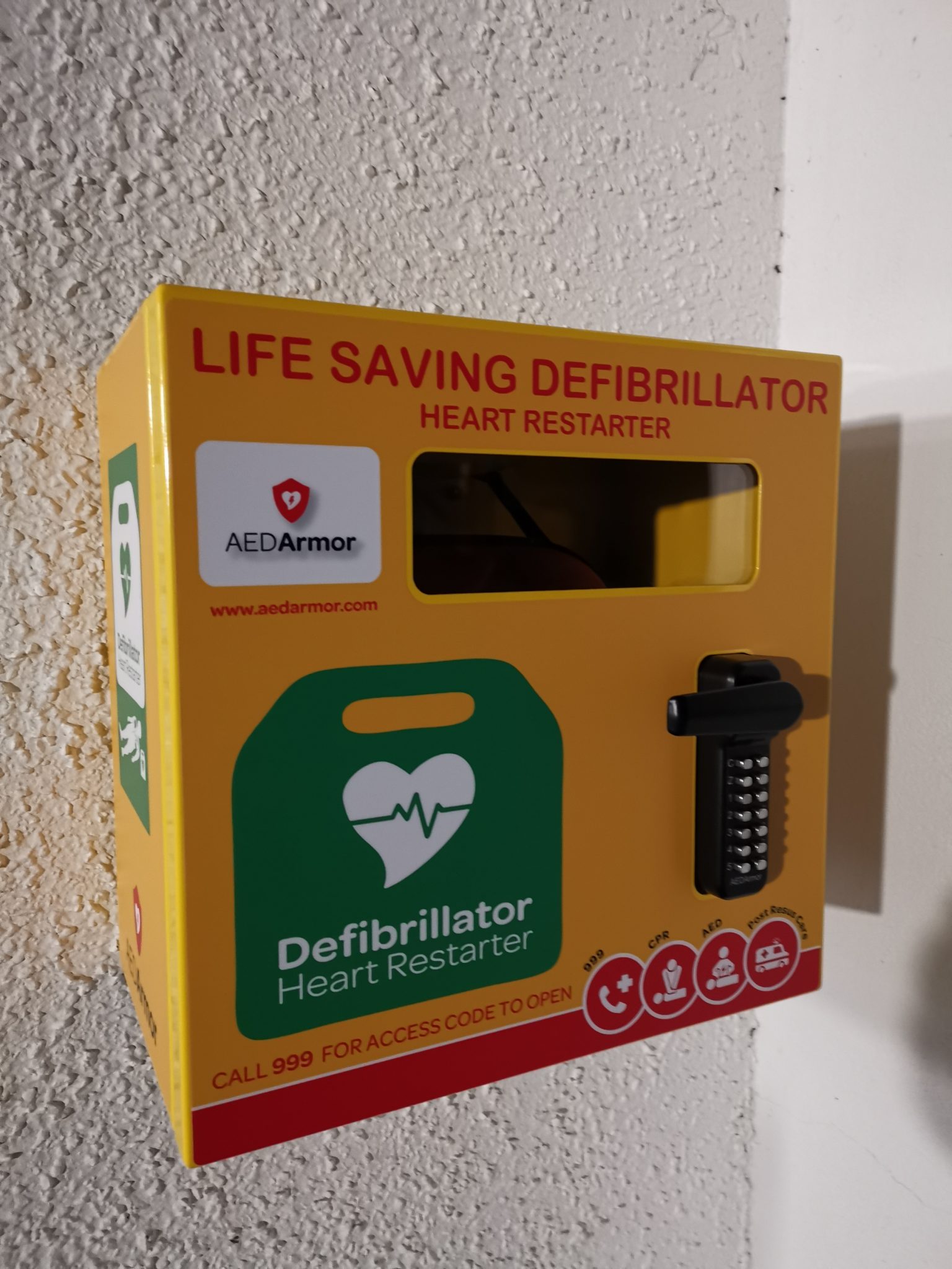 NEW DEFIB MACHINE AT ARMOY – Fuse FM